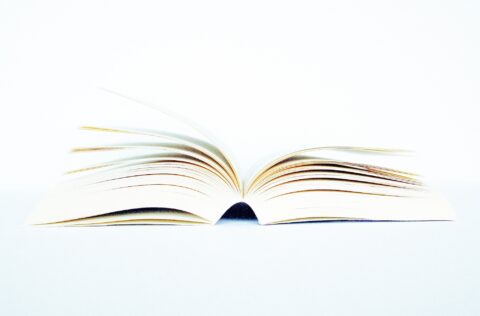 Livre broché ou relié ? Découvrez la différence livre broché et relié.